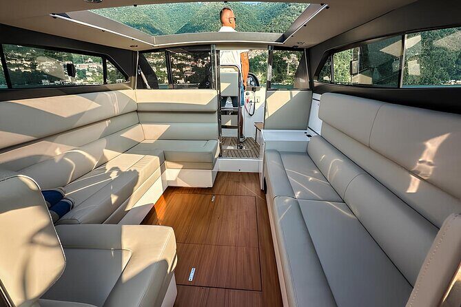 7-11 Guests Luxury Limousine Boat Private Tour of Lake Como - Key Points  