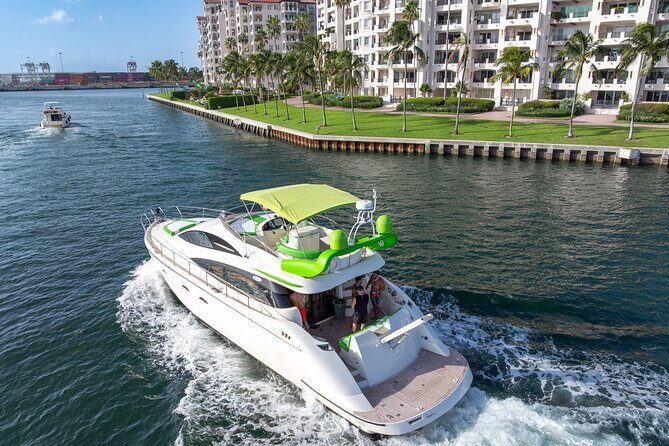 70ft 1 Hour FREE | Miami Yacht Rental | 3 to 6 Hours | 13 People - Who Should Consider This Yacht Rental?
