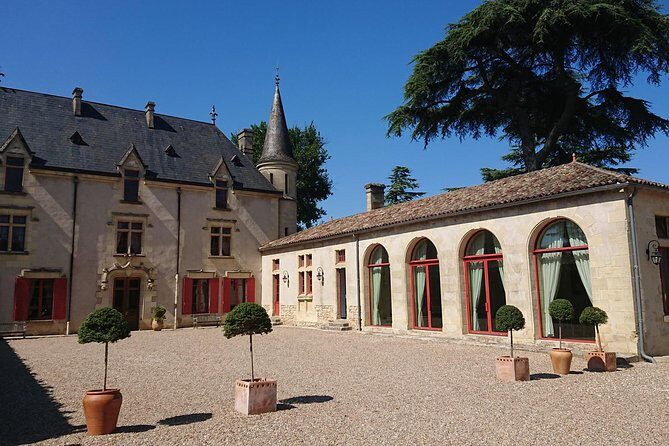 A day in Saint-Émilion and its Châteaux in a private tour (Van Luxe) - FAQs