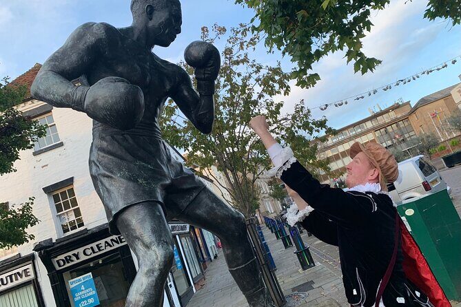 A Historical tour of Warwick with Queen Elizabeth's Secret Lover - An Introduction to Warwick’s Historic Charm