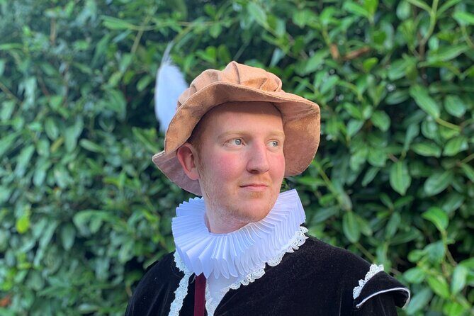 A Historical tour of Warwick with Queen Elizabeth's Secret Lover - The Roebuck Inn: A Cozy Spot for Stories and Refreshments