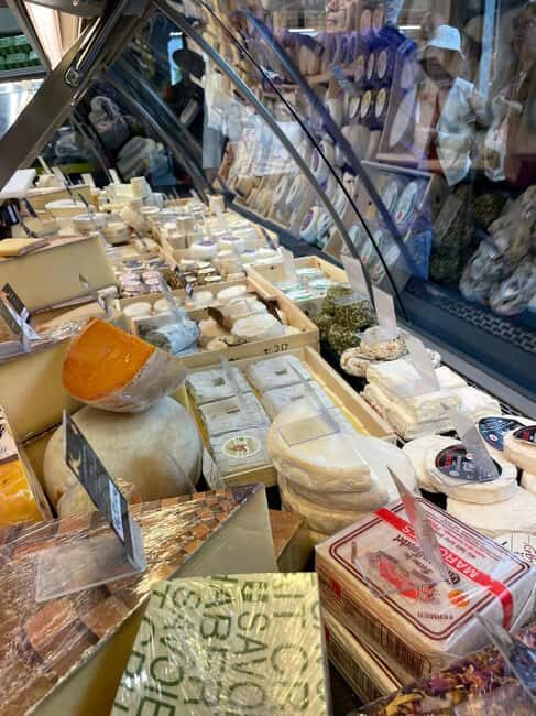 A locals's guide to Bordeauxs historic market - Key Points