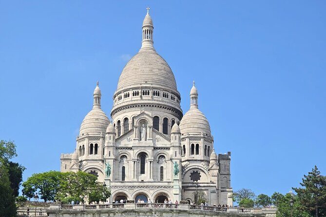 A Tapestry of Art and Romance in Montmartre - Key Points