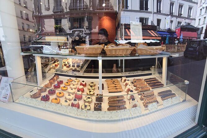 A Tapestry of Art and Romance in Montmartre - The Guide and Group Experience