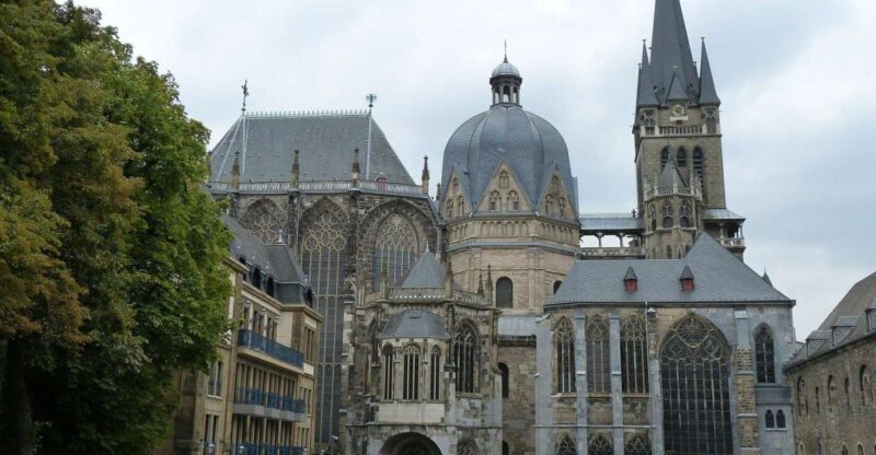 Aachen: Private Walking Tour With A Professional Guide - Authentic Experiences Reported by Travelers