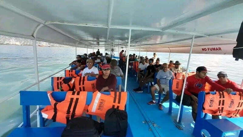 Acapulco: Crystal Bottom Boat Tour to La Roqueta Island - Practical Details: What to Expect