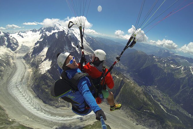 Acrobatic Paragliding Tandem Flight over Chamonix - What Makes This Paragliding Flight Special?