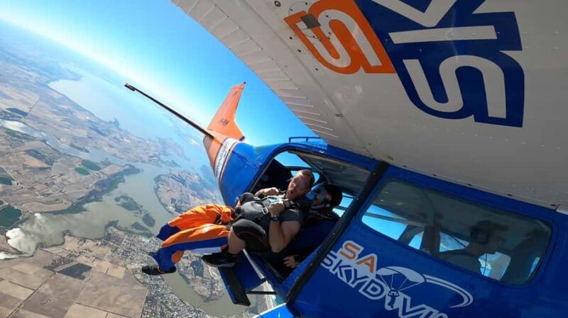 Adelaide: Tandem Skydiving over Lake Alexandrina - Key Points