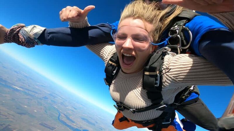 Adelaide: Tandem Skydiving over Lake Alexandrina - Facilities and Extras