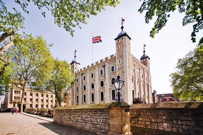 Admission Ticket to The Tower of London & Crown Jewels Exhibition - Key Points