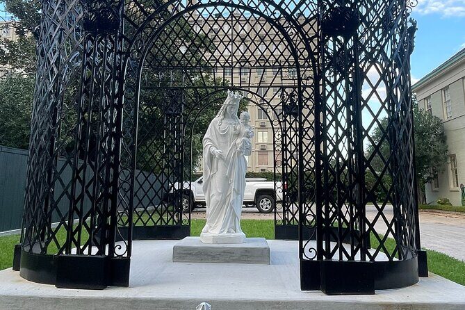 Adults-Only Garden District Cemetery Anne Rice True Crime Tour - Adults-Only Garden District Cemetery Anne Rice True Crime Tour Review