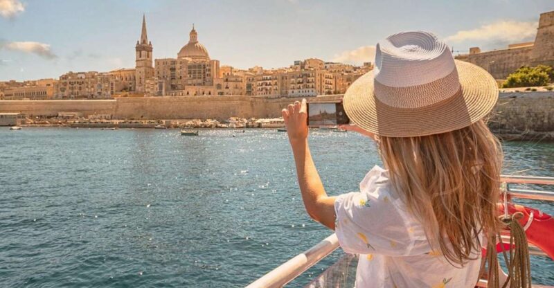 Afternoon Harbours Cruise with Guide and Roundtrip Transfers - Key Points