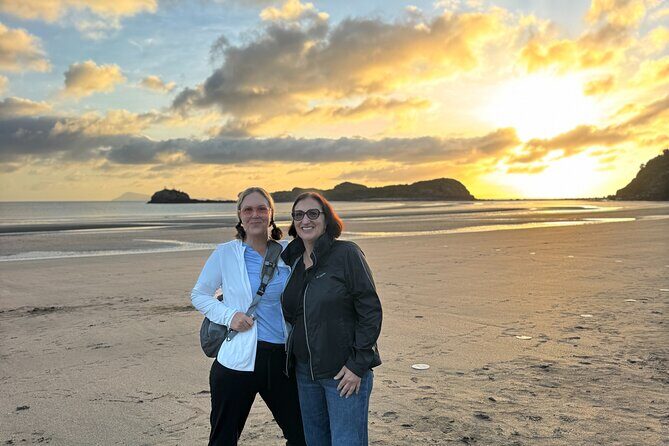 Airlie Beach: Kangaroos on the beach at dawn. - What’s the Value?