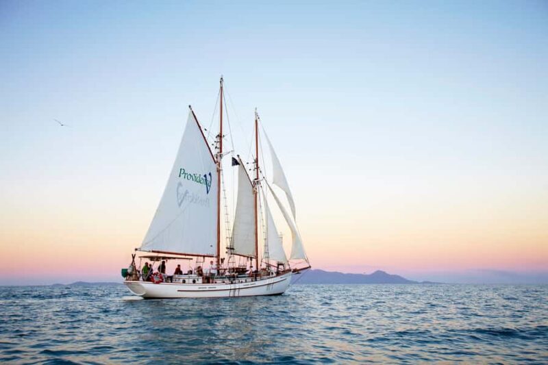 Airlie Beach: Providence Whitsundays Tallship Sunset Sail - Key Points