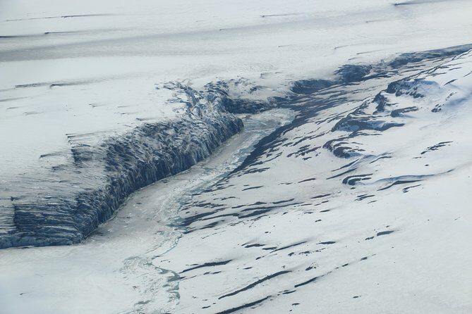Airplane Flight over Vatnajökull Volcanic Eruption Sites - Key Points