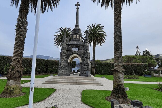 Akaroa and Akaroa Dolphins Day Tour - Discovering Akaroa and the Banks Peninsula: An Authentic Day Trip Experience