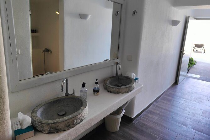 Akrotiri: Couples Massage & Pool Day Access - The Value and Pricing