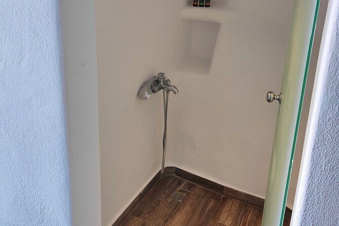 Akrotiri: Couples Massage & Pool Day Access - Authentic Insights from Reviewers