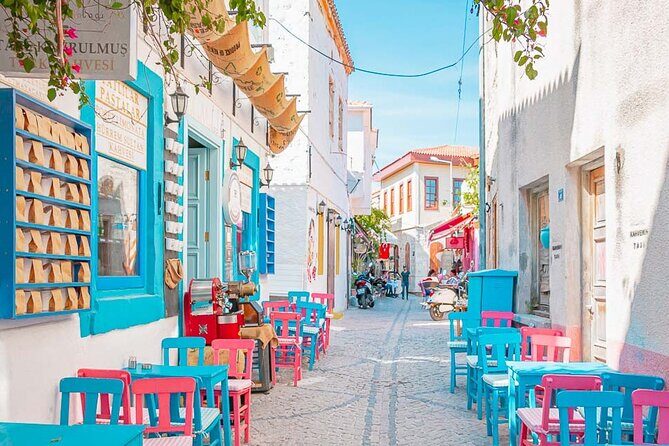 Alaçat & Çeme Chill Tour: Vibes, Streets & Snapshots - Cesme Marina: A Picturesque Starting Point