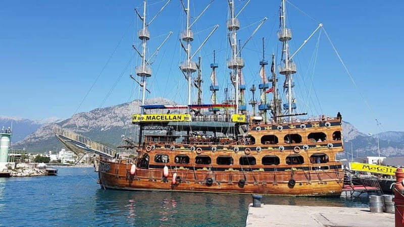 Alanya: Pirate Boat Party with Foam, Disco, Lunch & Drinks - First Impressions: Is the Pirate Boat Tour for You?