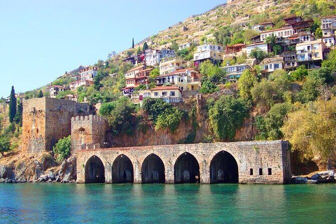 Alanya Pirate Boat Tour with Lunch, Soft Drinks & Transfer - Who Should Consider This Tour?