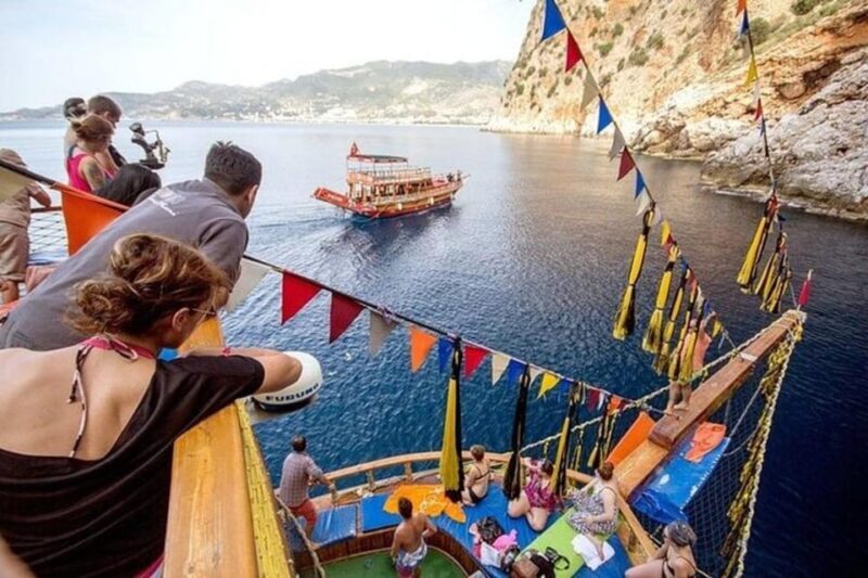 Alanya: Pirates Boat Trip with Lunch and Hotel Pickup - The Food and Drinks