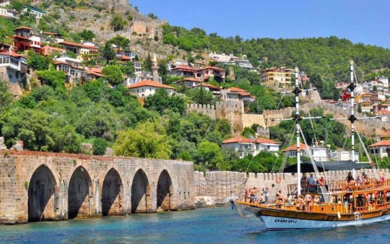 Alanya: Relaxing Boat Tour w/ Lunch, Without Foam Loud Music - Who Will Love This Tour?