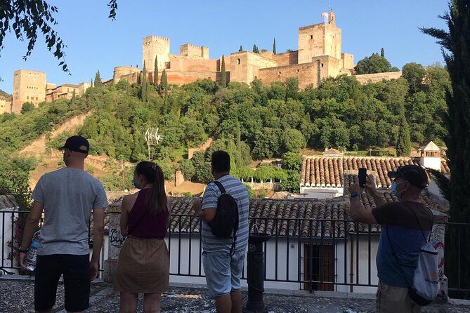 Albaicín and Sacromonte Sunset tour + Flamenco show - A Deep Dive into the Itinerary