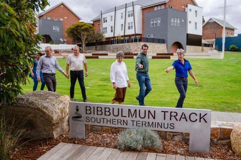 Albany: Guided Walking Tour with Wine Tasting - Key Points