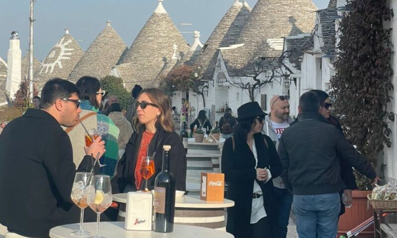 Alberobello: Walking Tour with Food Tasting and Aperitif - Discovering Alberobello: A Walk with Food and Wine