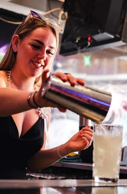 Albufeira: Cocktail Making Class and Karaoke Party with DJ - FAQ