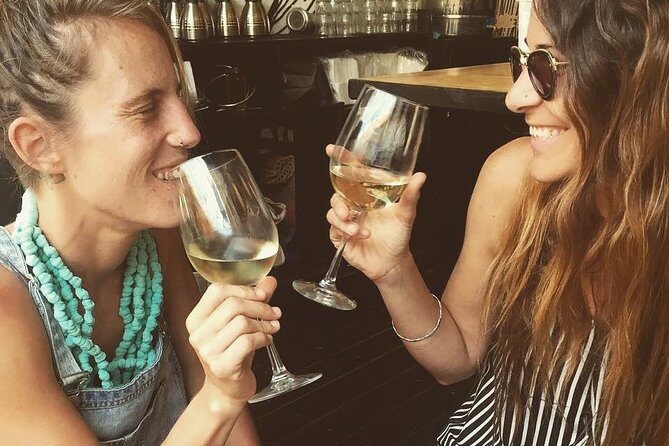 Albufeira Wine Tour: 2 Vineyards, 6 Tastings & Historic Silves - Tasting Experience and Local Snacks