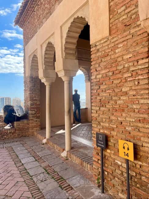 Alcazaba de Málaga: Self-guided tour created by an Official Guide - Detailed Breakdown of the Tour Experience