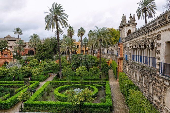 Alcazar and Cathedral & Giralda of Seville. Skip The Line! Includes access tickets - Who Would Love This Tour?