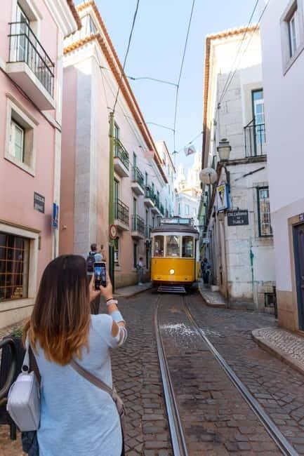 Alfama Photo Walk: Lisbon Photography Tour with a Local - Reviews and Real Experiences
