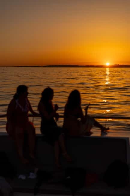 Algarve: Catamaran Sunset Tour with DJ or Live Guitarist - FAQs