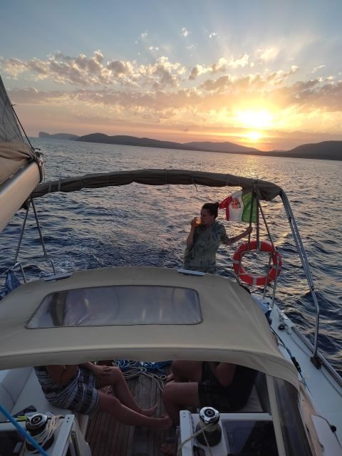 Alghero: Sunset Sailing Aperitif Experience - The Group Experience & Atmosphere