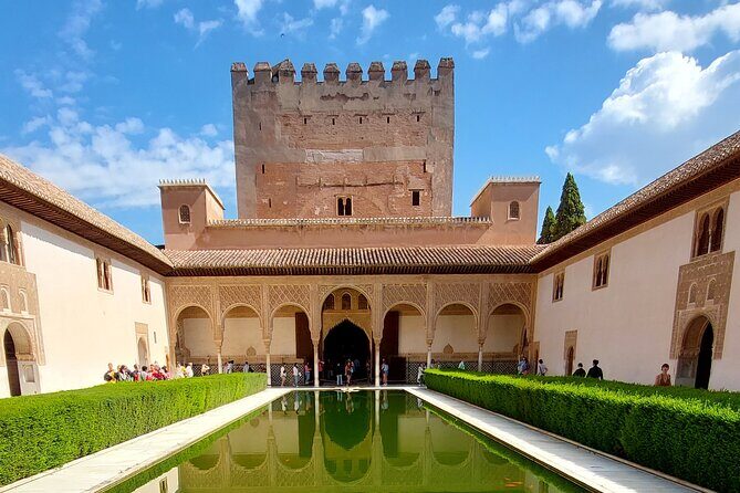 Alhambra and Nasrid Palaces Guided Tour with Tickets - The Itinerary: What You’ll See