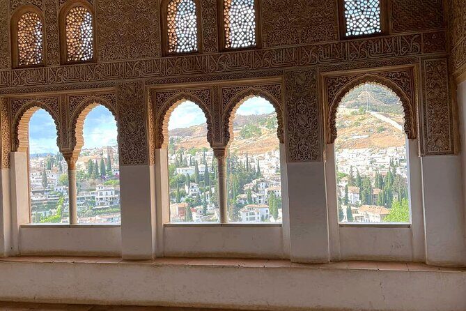 Alhambra and Nasrid Palaces Guided Tour with Tickets - Practical Tips and Considerations