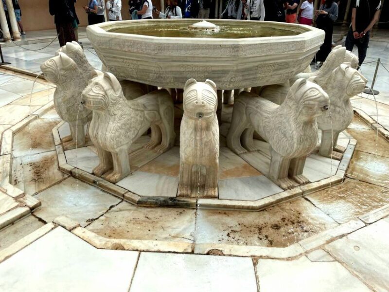 Alhambra and Nasrid Palaces Guided Tour with Tickets - What Makes the Guided Tour Stand Out?  