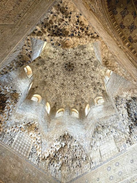 Alhambra and Nasrid Palaces Guided Tour with Tickets - The Price and Its Value  