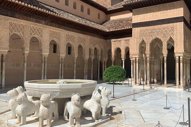 Alhambra: Complete Guided Tour with Nasrid Palaces Tickets - A Deep Dive Into the Experience