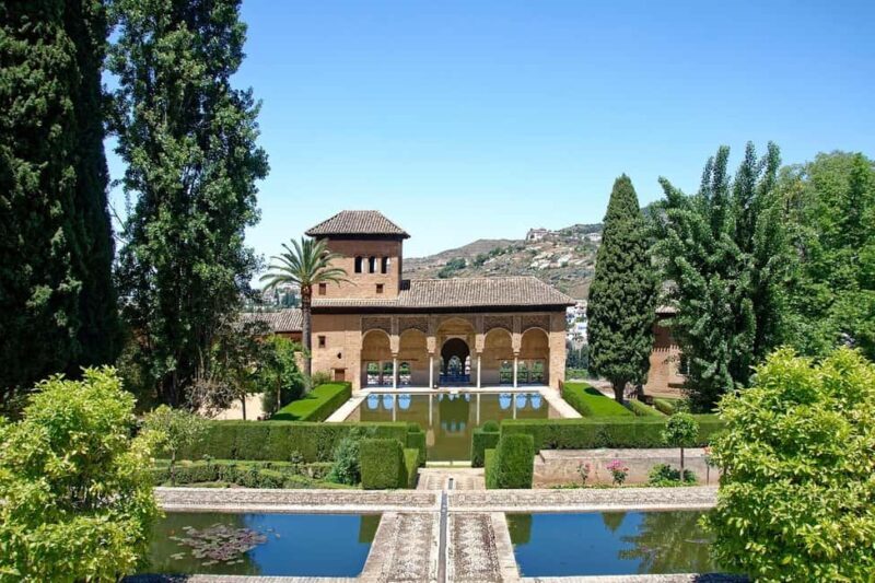 Alhambra: complete private tour with official tour guide and tickets - The Itinerary in Detail