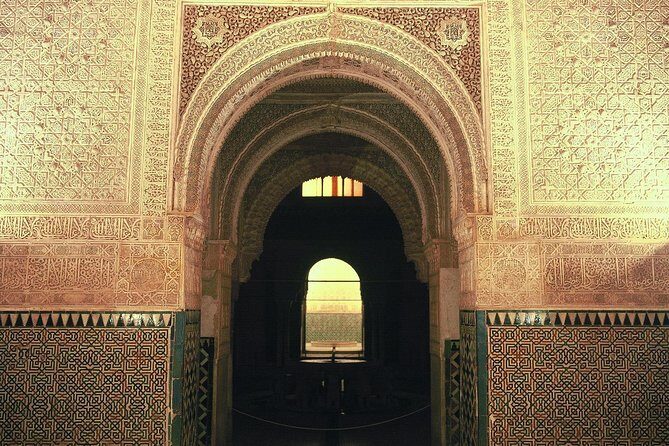 Alhambra Complete: Ticket Skip-the-Line Nasrid Palace and Generalife with Guide - Pricing and Value