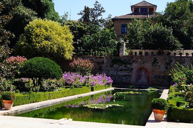 Alhambra Complete: Ticket Skip-the-Line Nasrid Palace and Generalife with Guide - Practical Tips for Your Visit