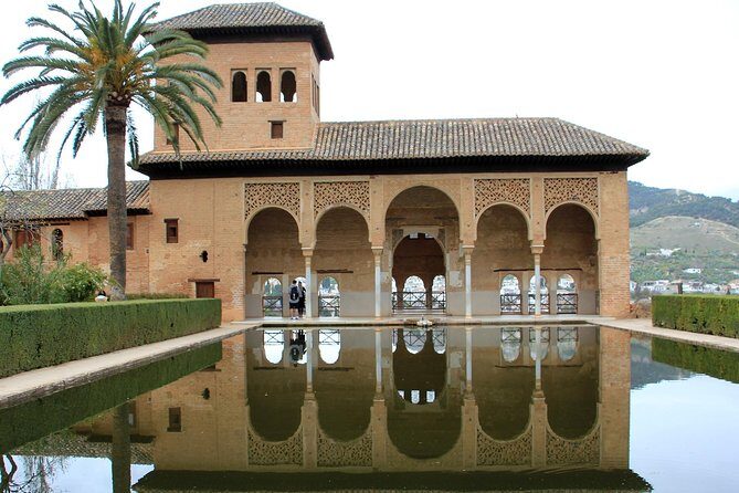 Alhambra Complete: Ticket Skip-the-Line Nasrid Palace and Generalife with Guide - Who Is This Tour Best For?