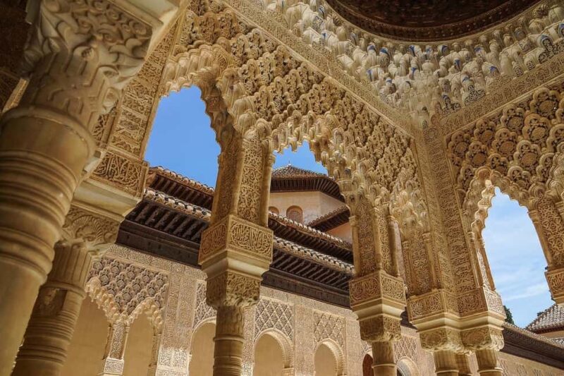 Alhambra: complete tour with Nasrid Palaces, official tour guide, and tickets - Key Points