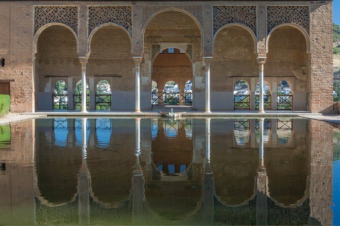 Alhambra & Generalife: Exclusive 3-Hour Private Tour with Tickets Included - What to Expect and Practical Tips