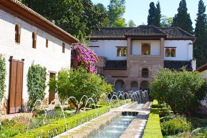 Alhambra, Generalife & Nasrid Palaces Guided Tour in Granada - Authentic Insights from Reviewers