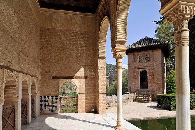 Alhambra Guided Tour & Albaicin Tour from Seville - FAQ